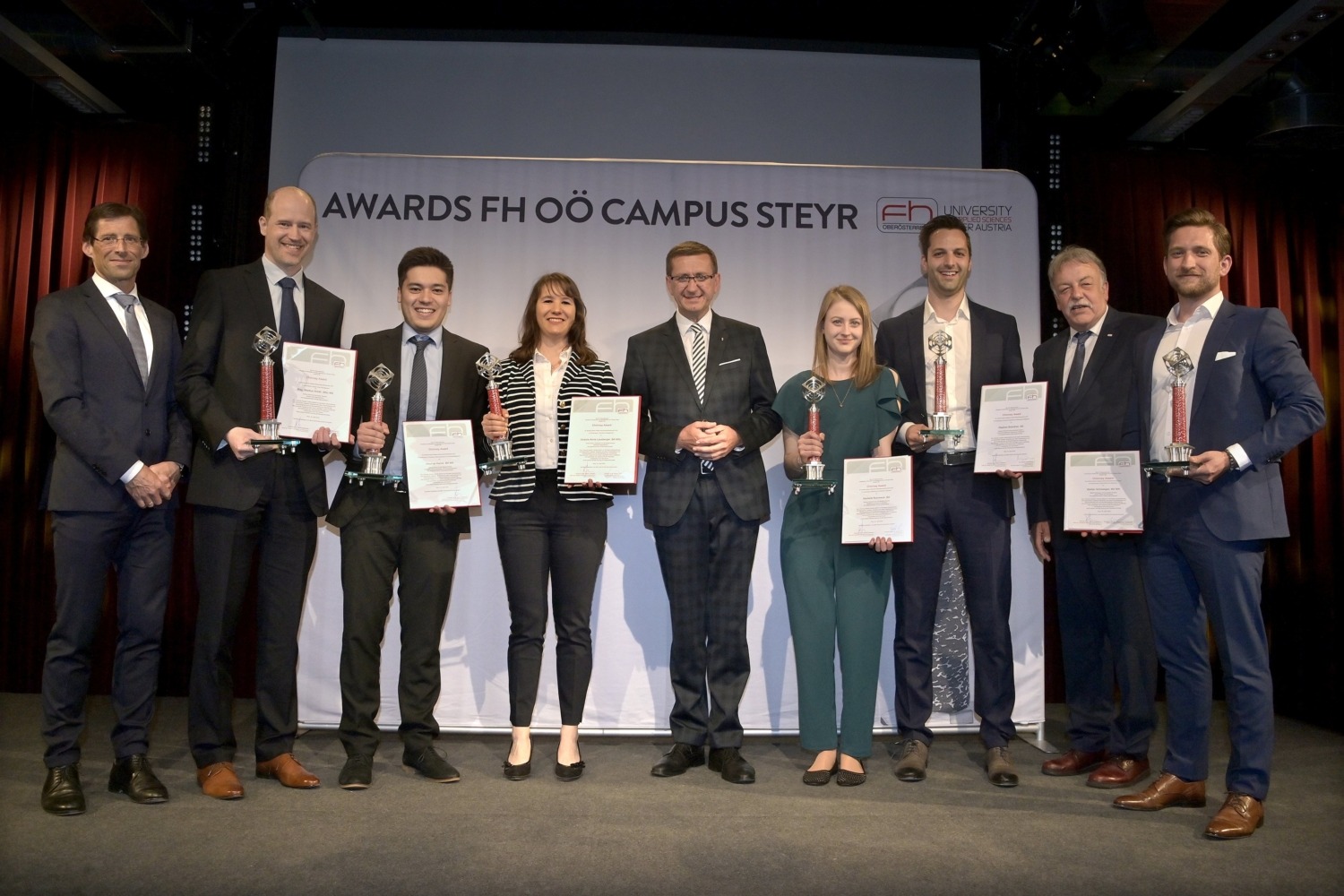 Auszeichnung für herausragende Absolvent/innen der FH in Steyr ... Auszeichnung für herausragende Absolvent/innen der FH in Steyr ...
