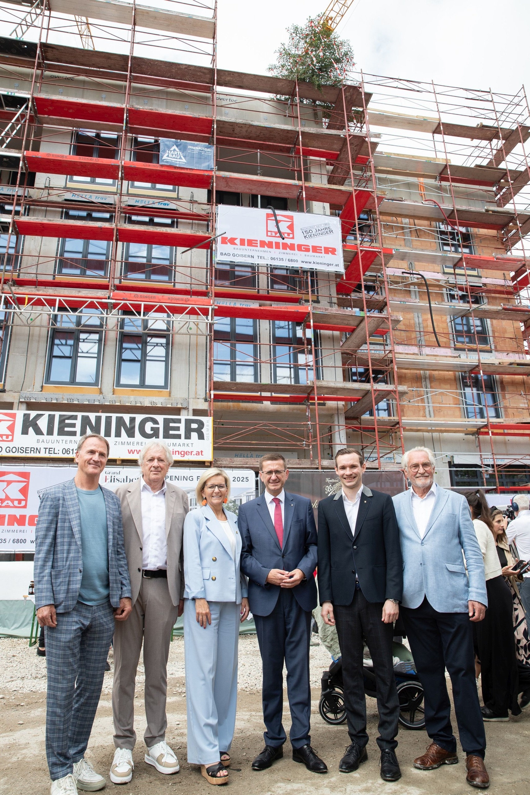 Gleichenfeier für Hotelprojekt Grand Elisabeth in Bad Ischl - Landesrat ...